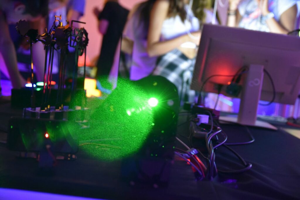 Interaktive Ausstellung „panOPTICUM“ zur Wissenschaft der Optik und ...